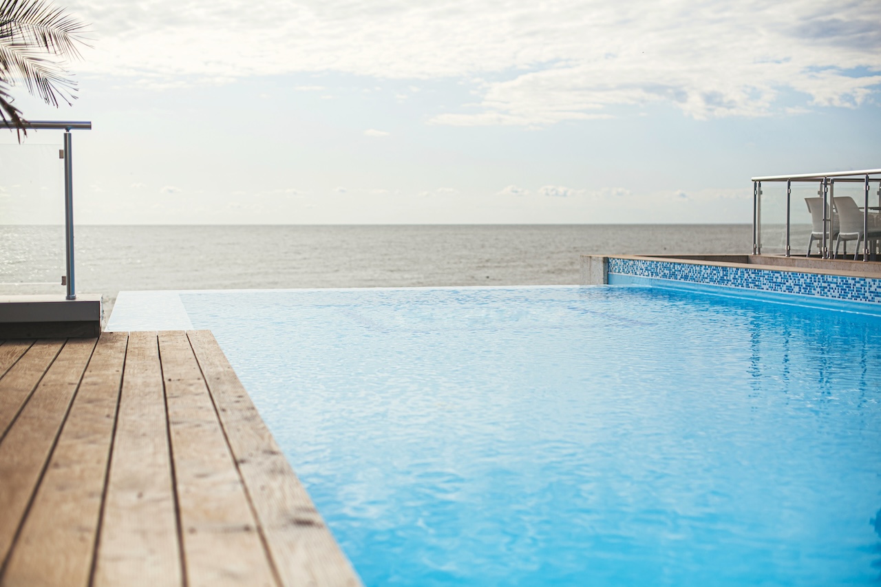 Are Infinity Edge Pools Worth It? 5 Things to Consider - Oasis Pavers ...